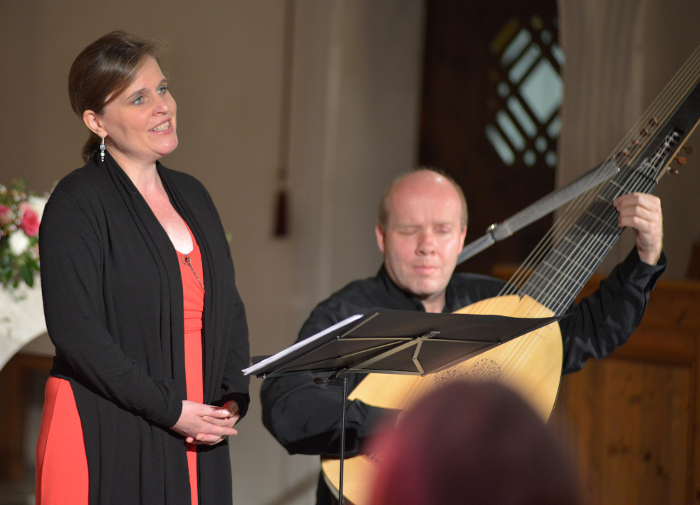 Laudonia – soprano and Lute – musicinverness